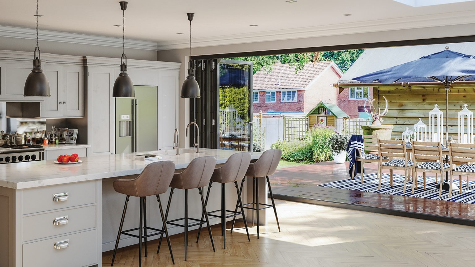 What is the difference between External and Internal Stacking Bifolds